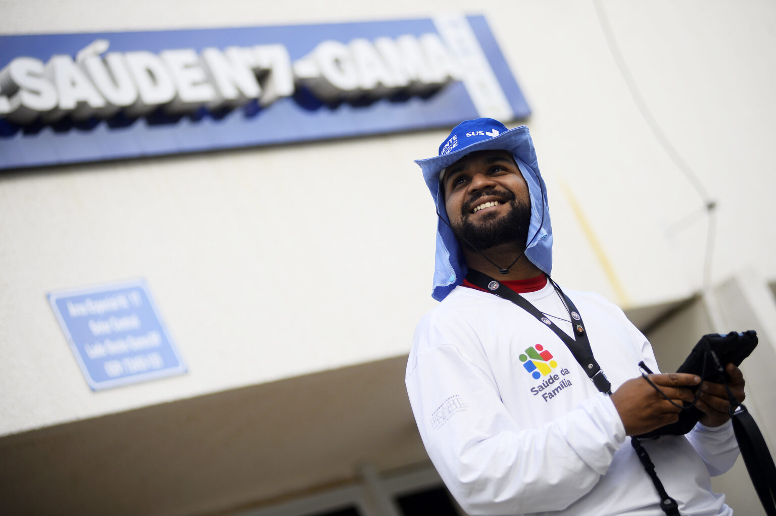 Agentes comunitários de saúde de Santa Maria e Gama estão de uniformes ...